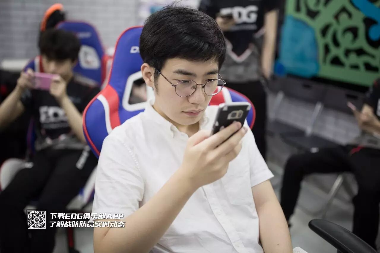 【留言送EDG头像】今日NoFe生日，说出你对教练的祝福