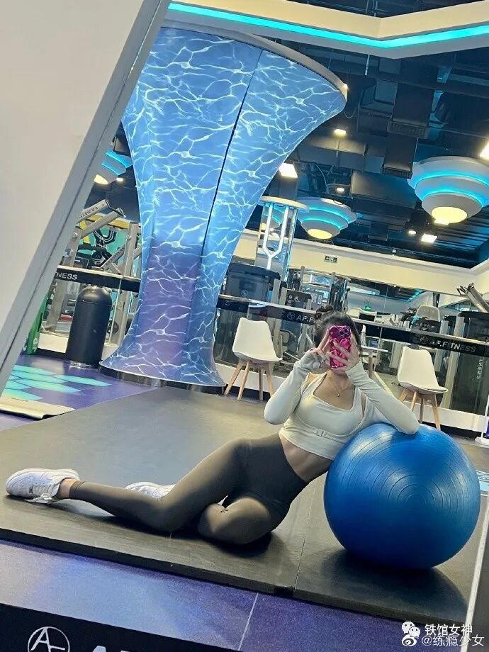 97cm的蜜桃臀，还是搭配牛仔裤最好看！！ -6park.com