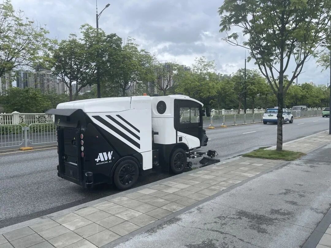 仙途智能Autowise.ai自动驾驶清扫车首次亮相深圳公开道路 - 脉脉