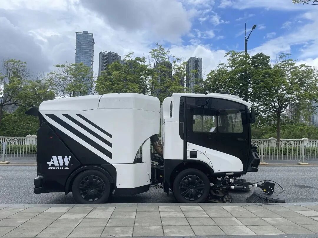 仙途智能Autowise.ai自动驾驶清扫车首次亮相深圳公开道路 - 脉脉