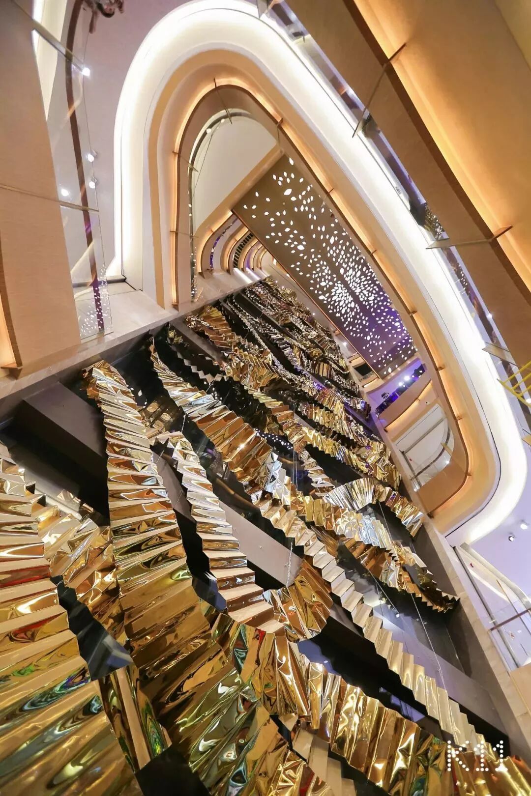 强势围观广州k11，看看它又放了哪些艺术大招？ - 脉脉