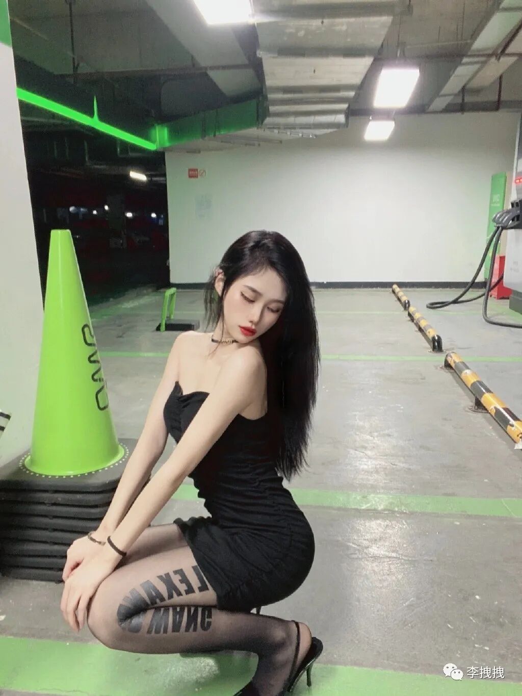 她们都喜欢地下停车场的感觉？ -6parkbbs.com