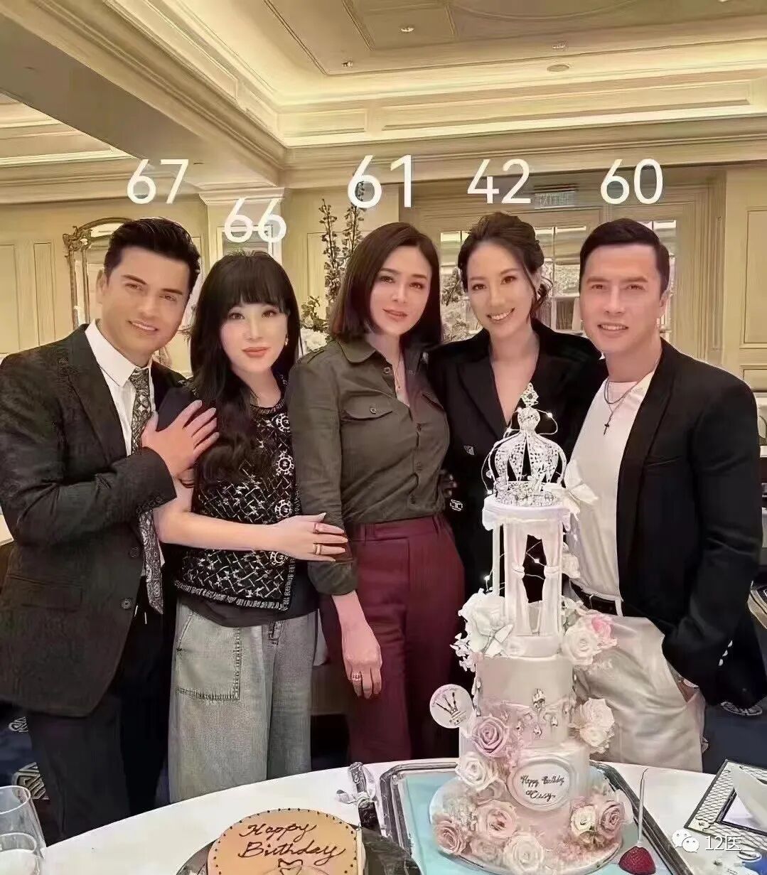 关之琳61，吕良伟太太66，为什么和42岁汪诗诗同框显得一样年轻？ - 脉脉