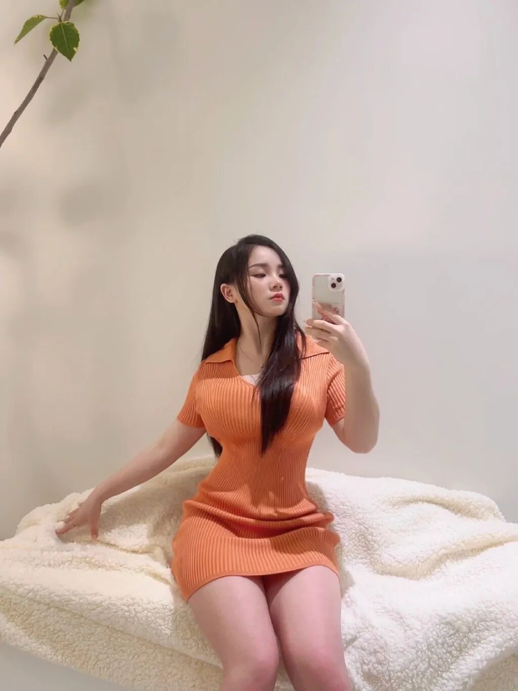 因太性感遭平台强行下架，身材太好也是错？ -6park.com