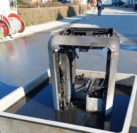 一住宅楼户用储能系统爆炸\u200e-电子工程专辑