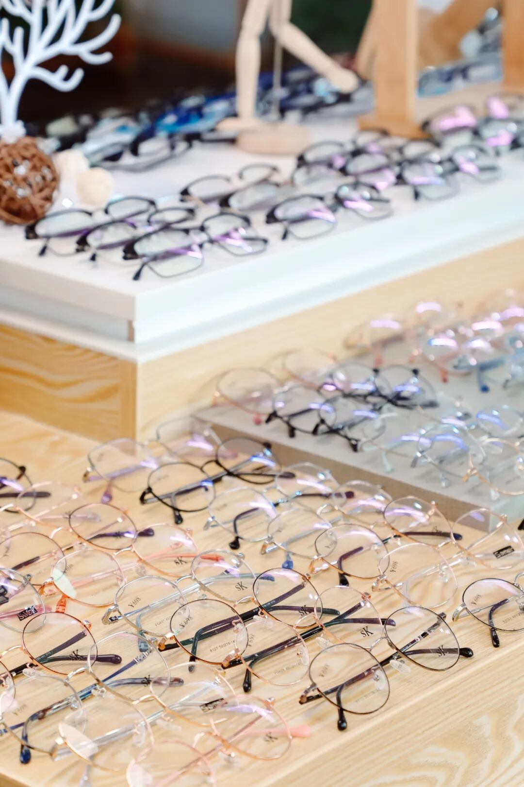 眼镜女孩的春天来了！镜框免费！￥99带走防蓝光眼镜！一秒变靓女！ | 自由微信 | FreeWeChat