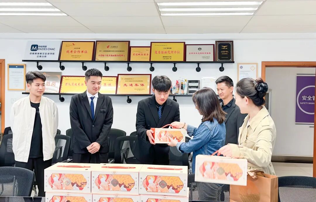 云南商务职业学院商务文旅学院赴云南机场地面服务有限公司开展实习生慰问活动|云商快讯|云南商务职业学院