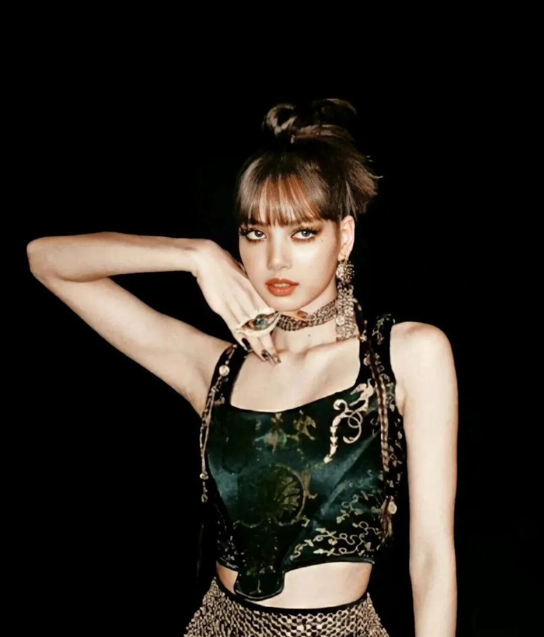 红毯穿透视薄纱上半身镂空，她抢遍95花风头 -6park.com