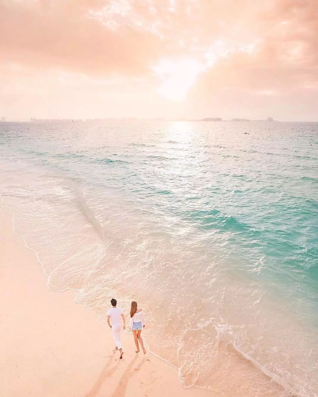 躺在全世界最贵酒店的旋转大床上，17种枕头任你挑选！ | 自由微信 | FreeWeChat