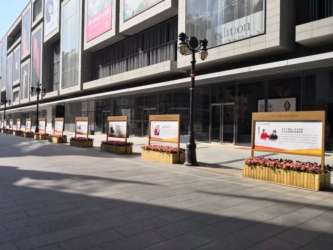 组委会制作展板 集中宣传展示第六届天津市道德模范 | 自由微信 | FreeWeChat