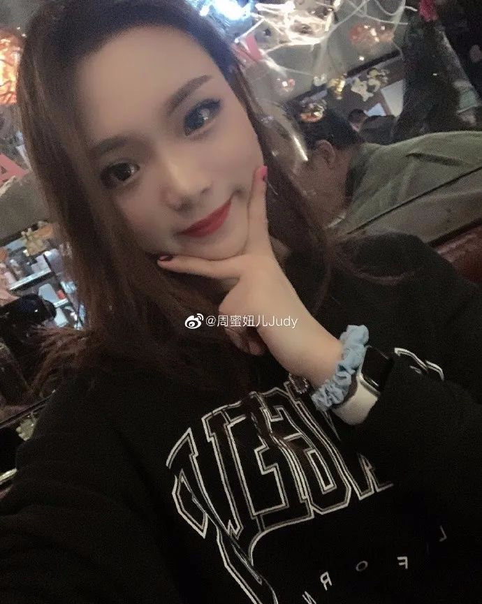 21岁上海翘臀女王晒自拍，黄金妖身惹舔屏，太致命了！ -6park.com