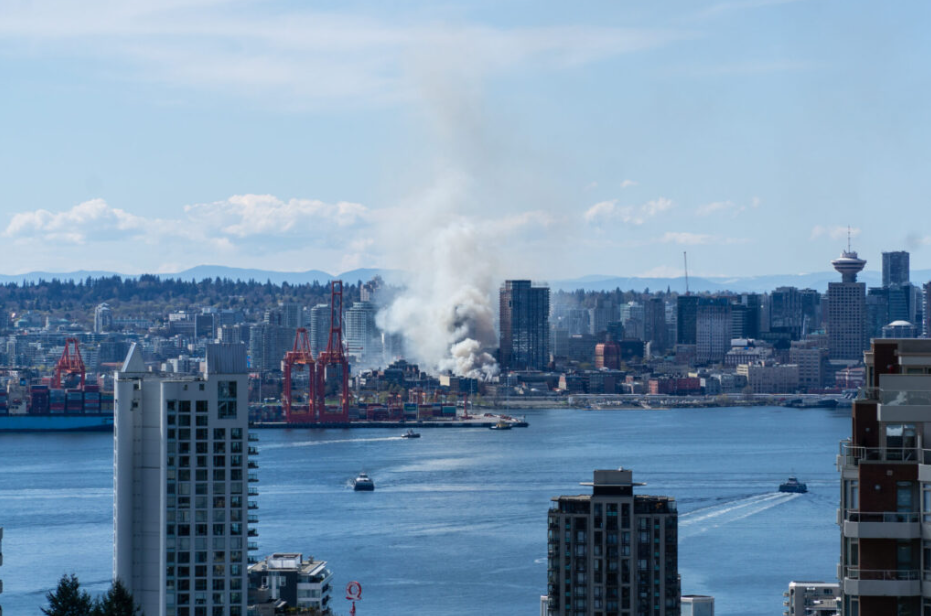 多人跳楼求生！温哥华downtown火灾内幕曝光 - 加拿大本地公众号 温哥华天空Vansky.com