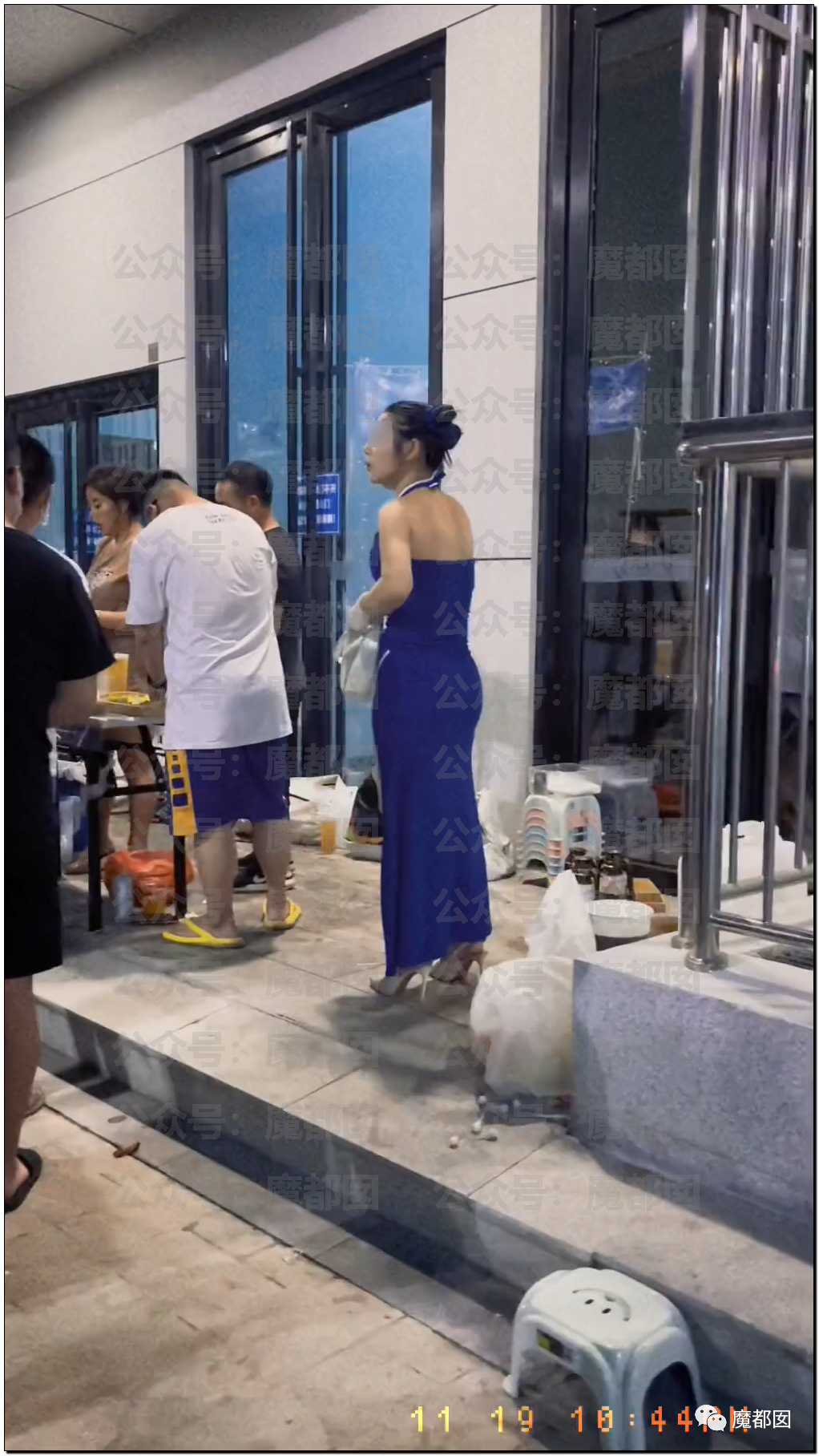 火辣性感前凸后翘深V老板娘卖茶被驱赶引发全网热议！ -6park.com