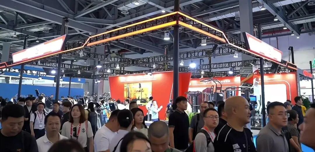 山东英吉多闪耀2025中国体博会首日：三十年匠心如磐 新时代创新无限-RELAX英吉多-商用健身器材专家