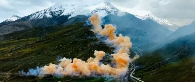 在青藏高原用烟花炸了一座山，始祖鸟和蔡国强错在了哪儿？ - WeLens - 瓦斯阅读