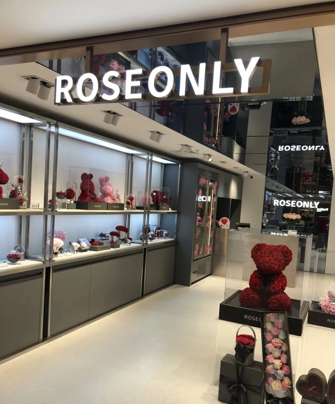 ROSEONLY失落的背后，中国的“舔狗经济”失灵
