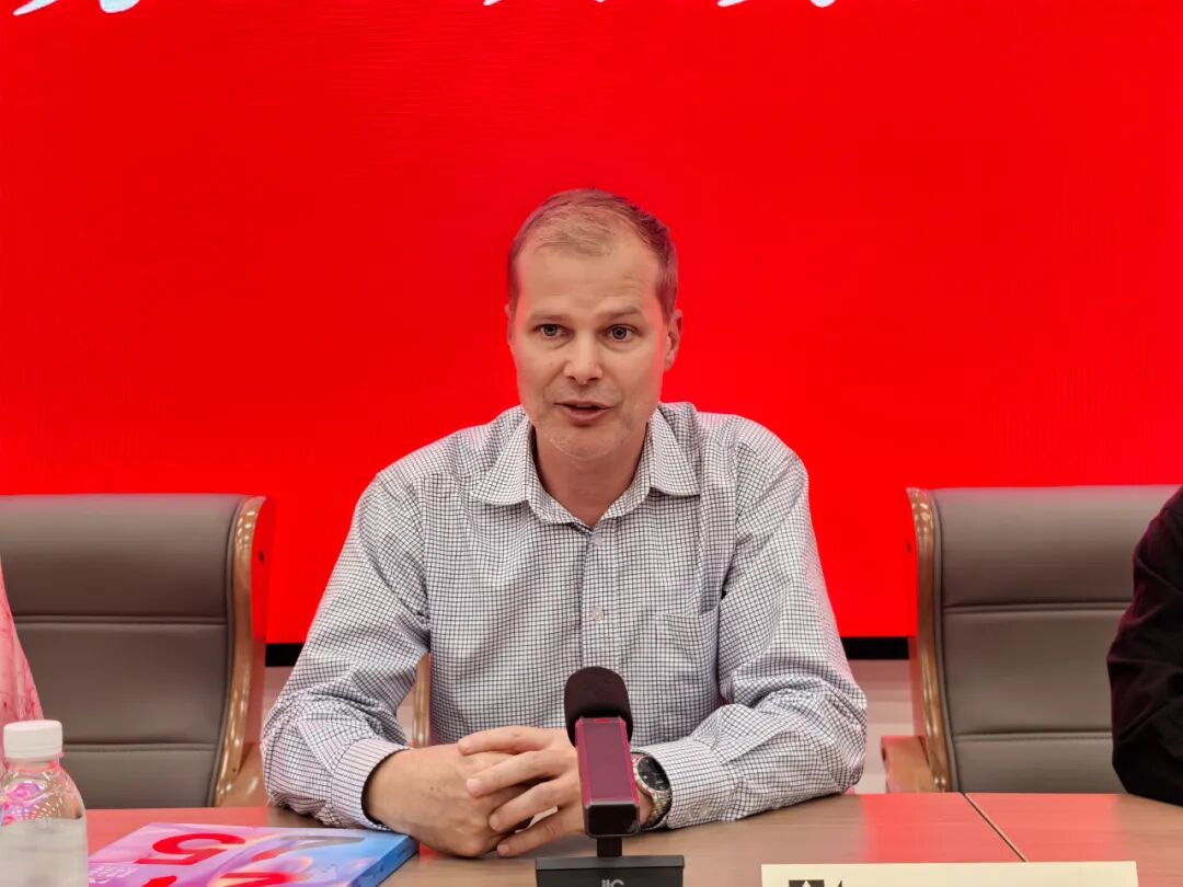 英国创意艺术大学校长Mark Ellul到访南通大学艺术学院