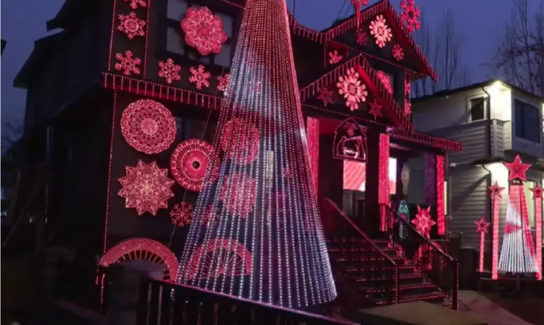 温哥华这户人家火遍全网 5万盏灯打造圣诞灯光秀