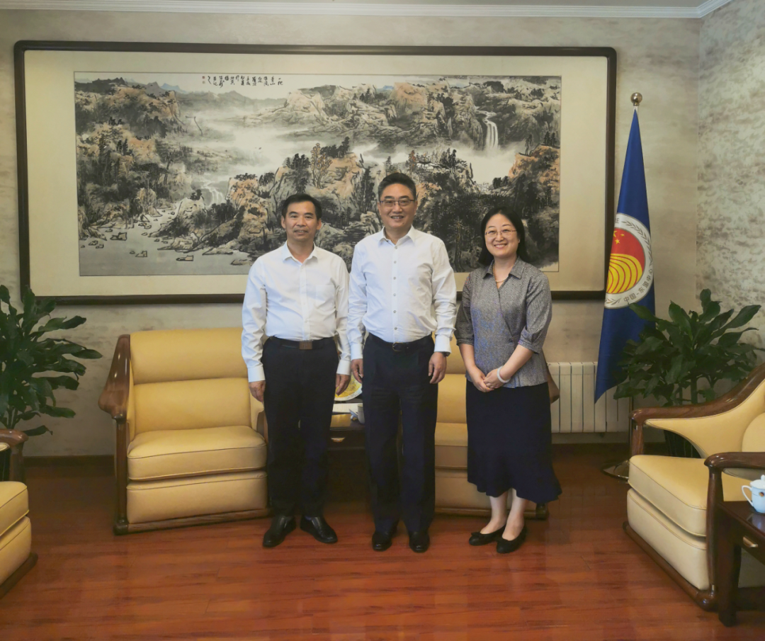 IPRCC Director General Dr. Liu Junwen visited the ASEAN-China Centre